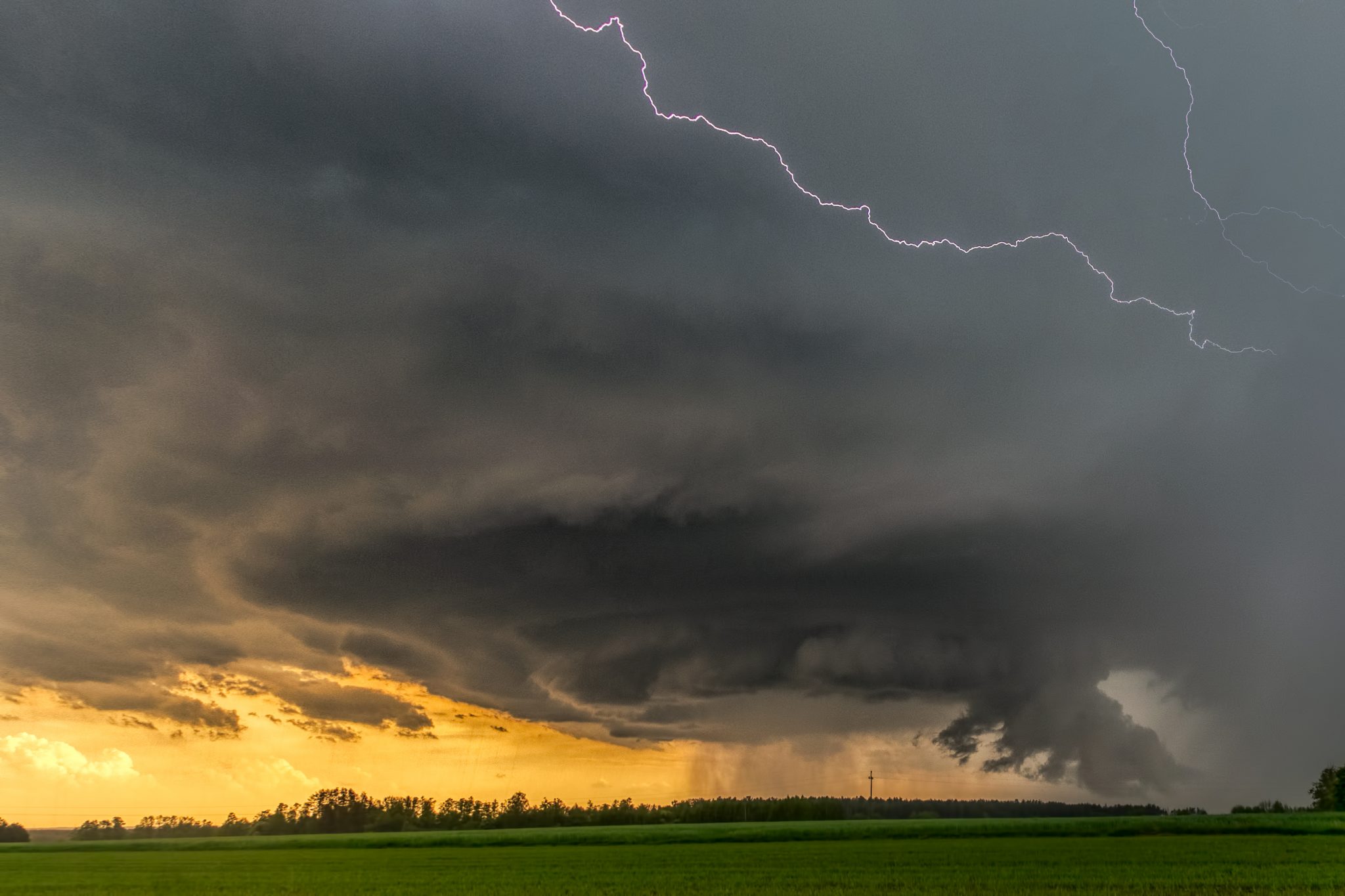 Tail cloud - Mapa burzowa - gdzie jest burza? | Sieć Obserwatorów Burz